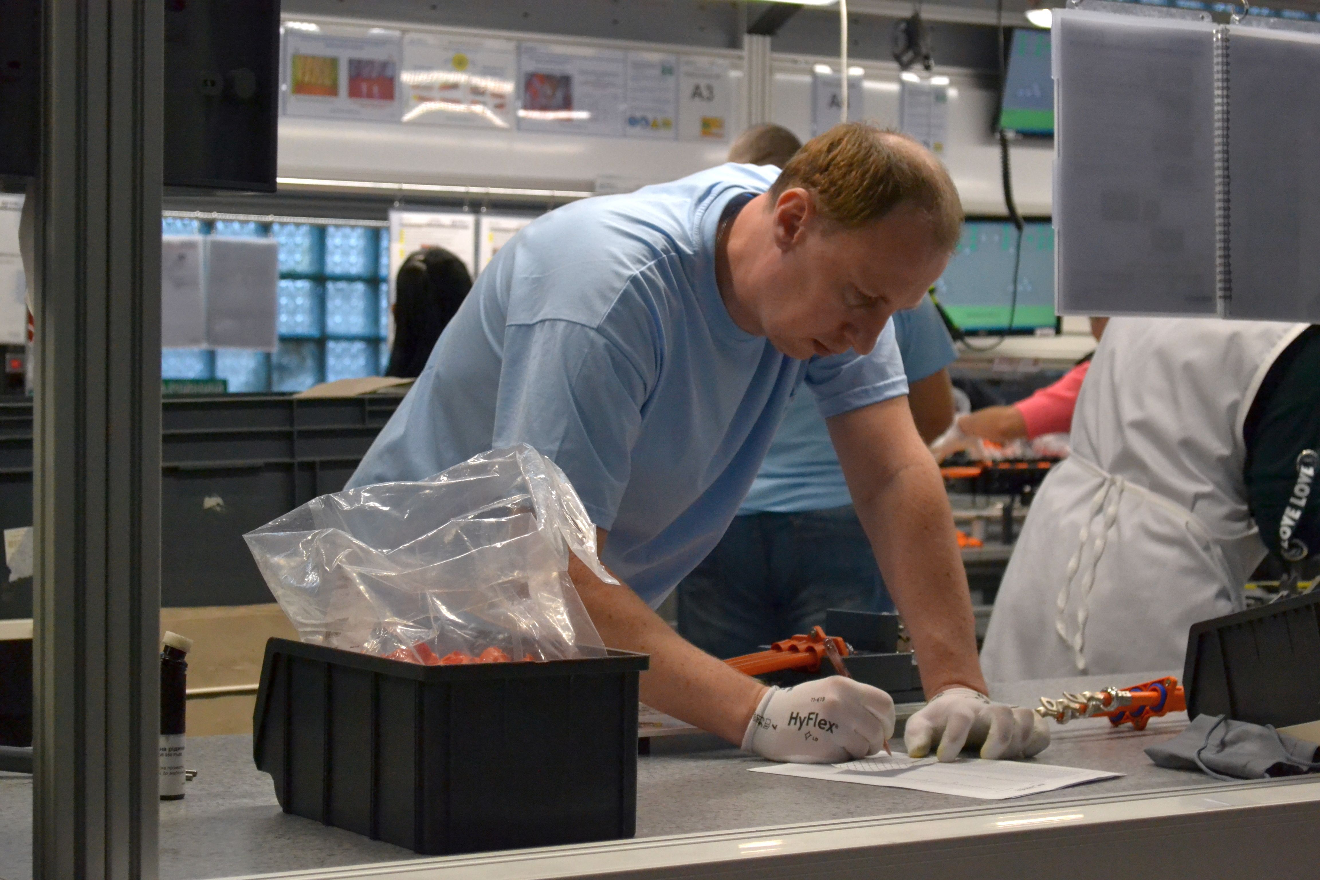 Новий завод “SEBN UA” вже працює у Хмельницькому. Що і як там роблять ...