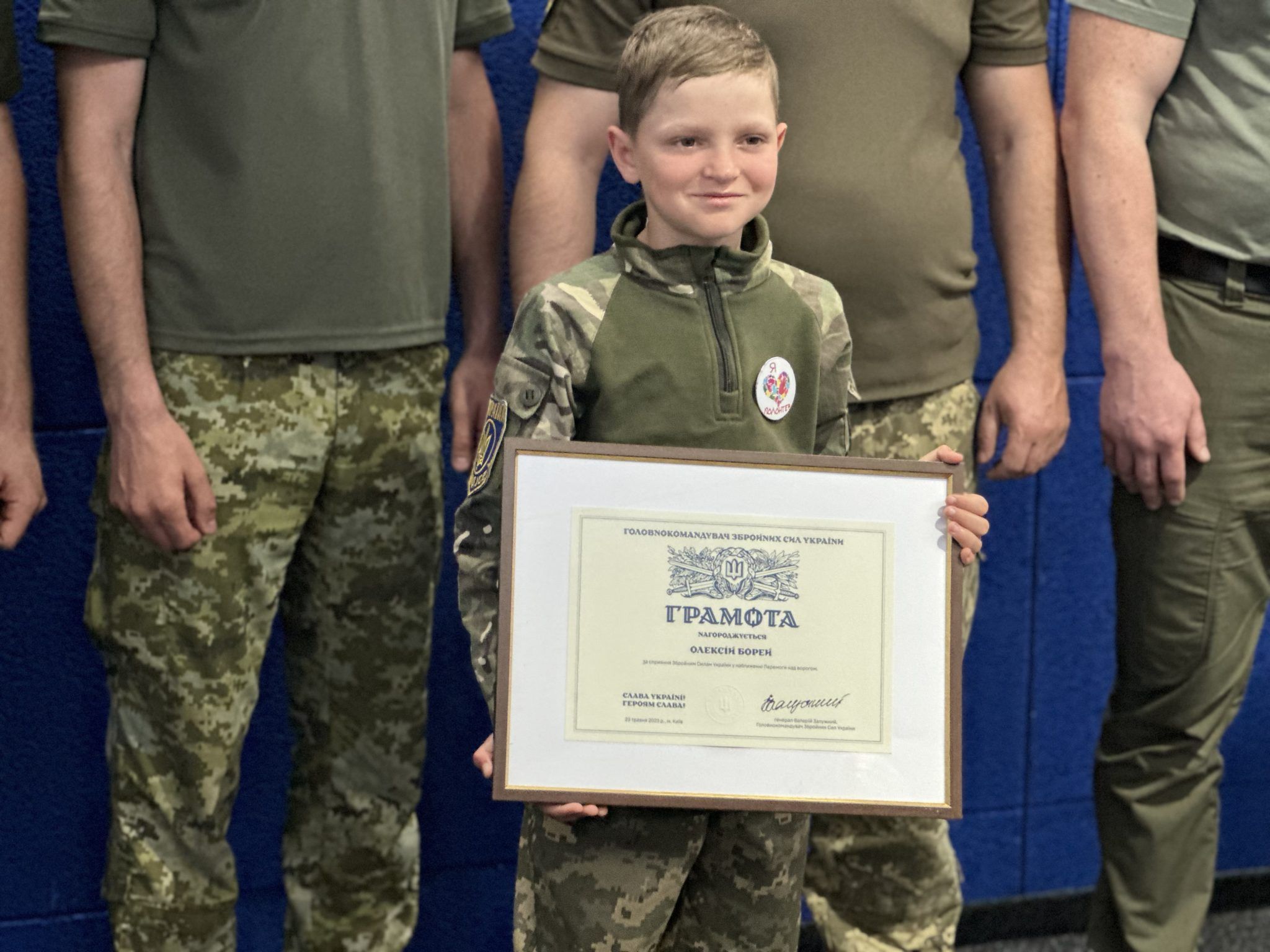 Залужний нагородив грамотами дітей-волонтерів з Хмельниччини - vsim.ua