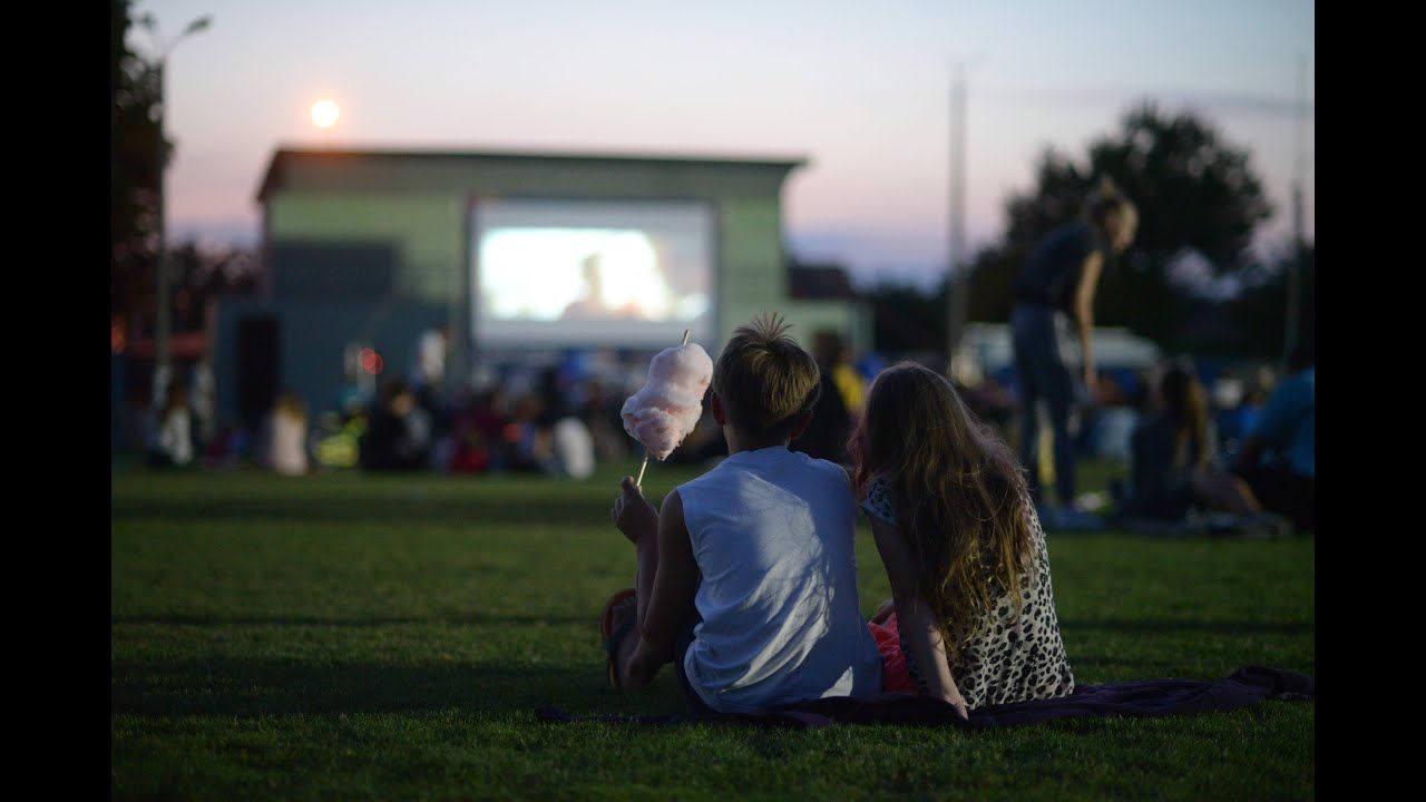 Кіно просто неба у Хмельницькому - vsim.ua