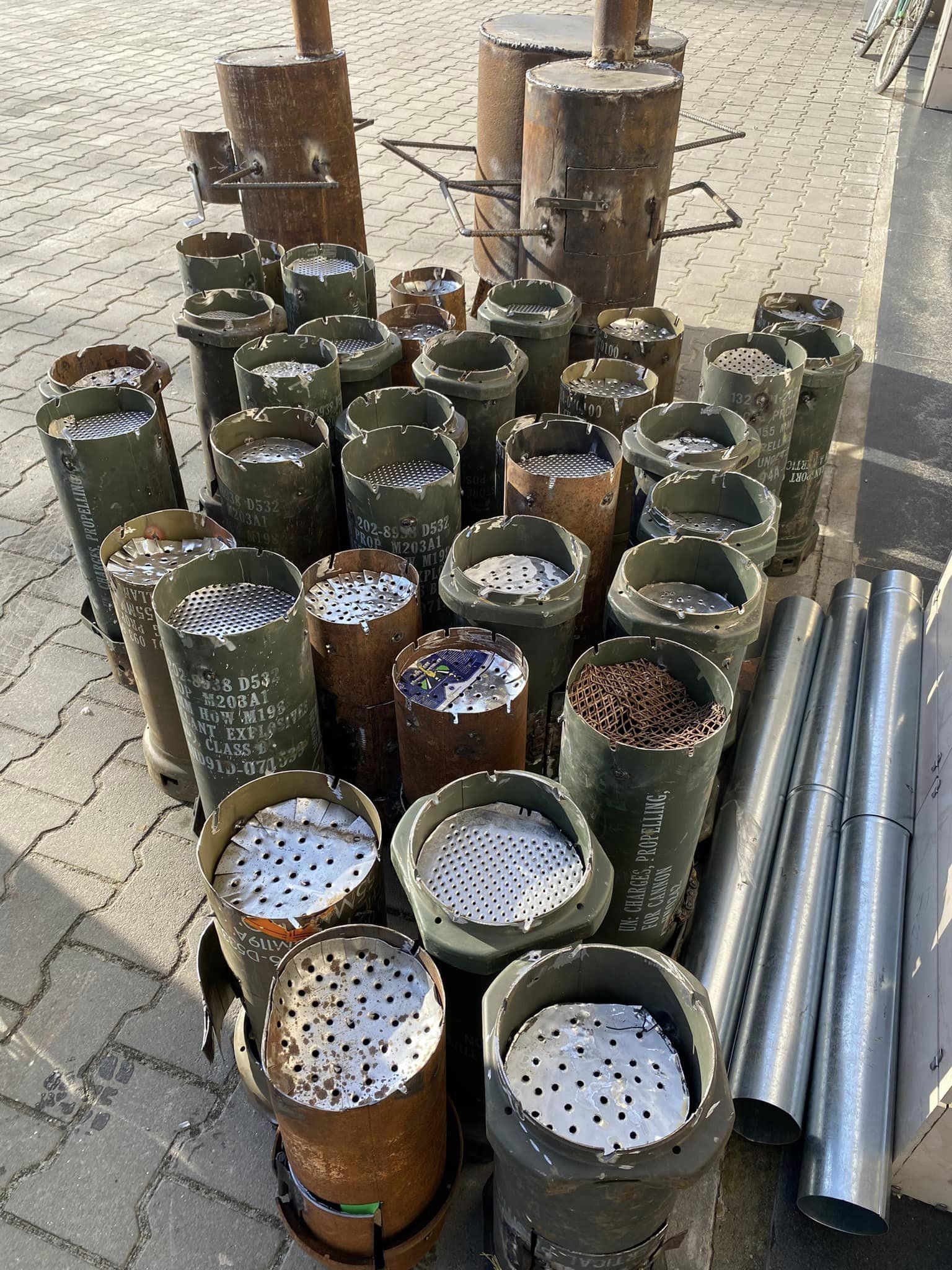 У Нетішинській громаді виготовили понад 40 буржуйок для захисників - vsim.ua