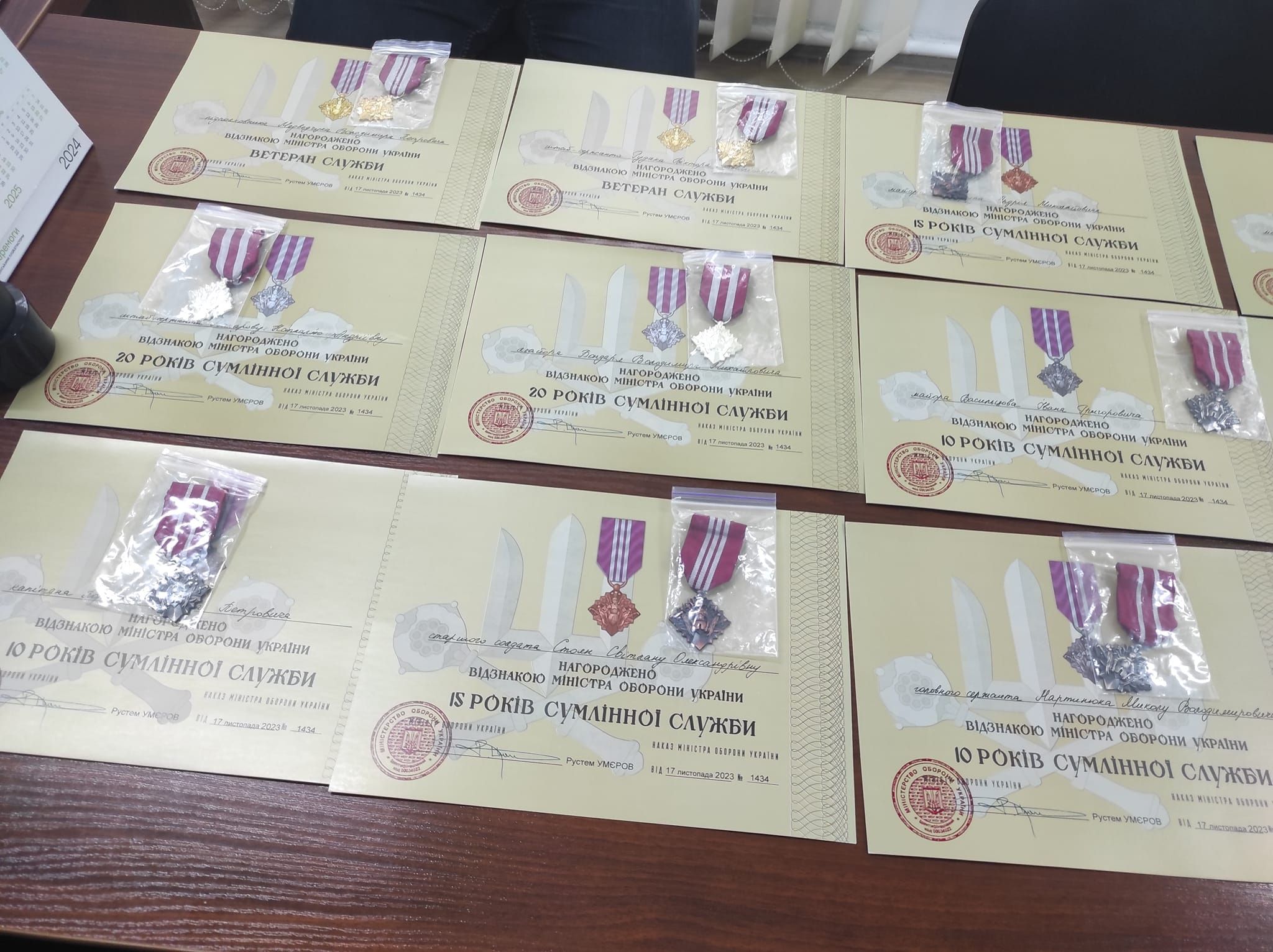 “За сумлінну службу” нагородили 16 військових з Хмельниччини - vsim.ua