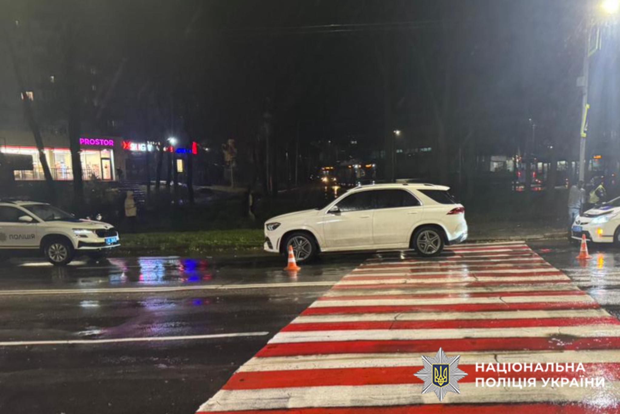 У Хмельницькому на "зебрі" автомобіль збив 25-річну жінку - vsim.ua