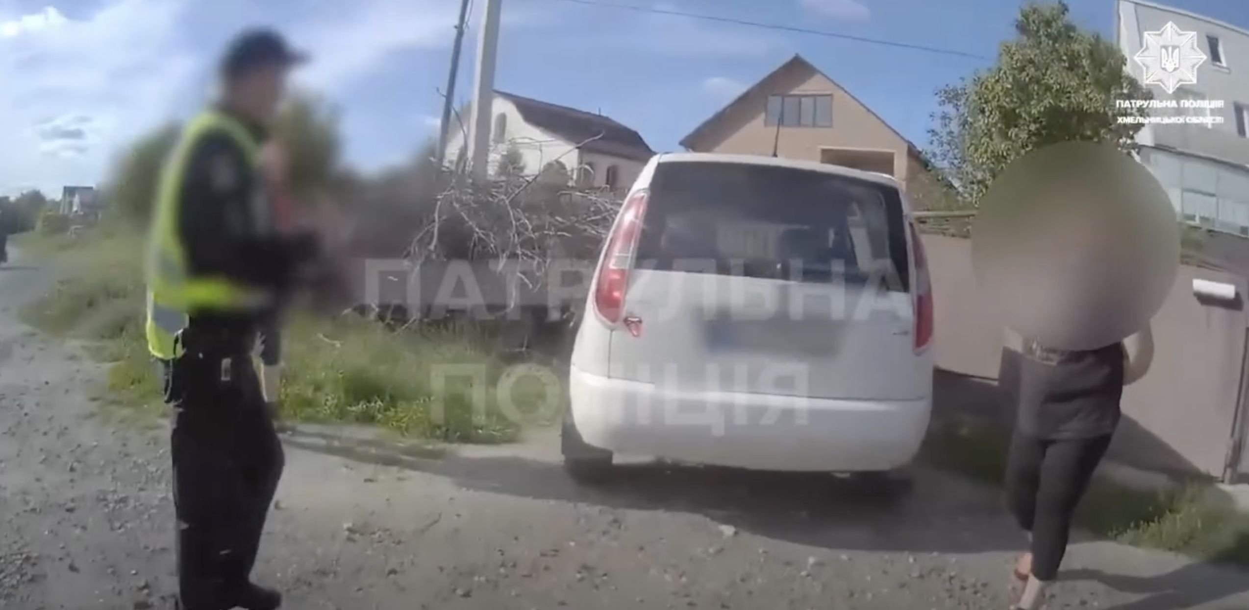 У Хмельницькому нетверезий водій протаранив паркан і причіп від ...